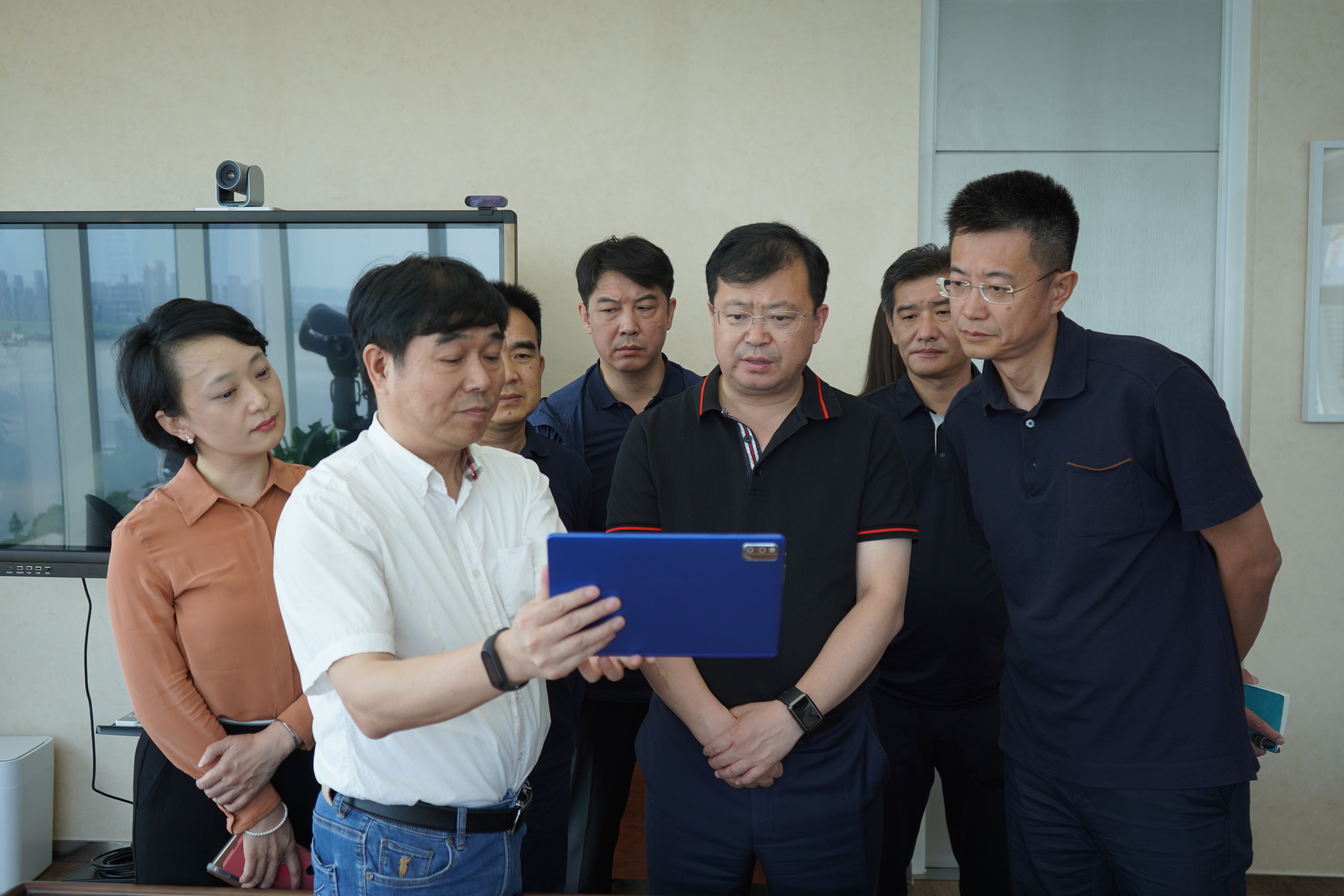 Yang Kemin, Deputy Secretary of the Qingdao District Committ ...